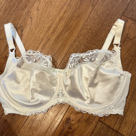 Cacique | Intimates & Sleepwear | Cacique Cream Satin Lace Underwire ...